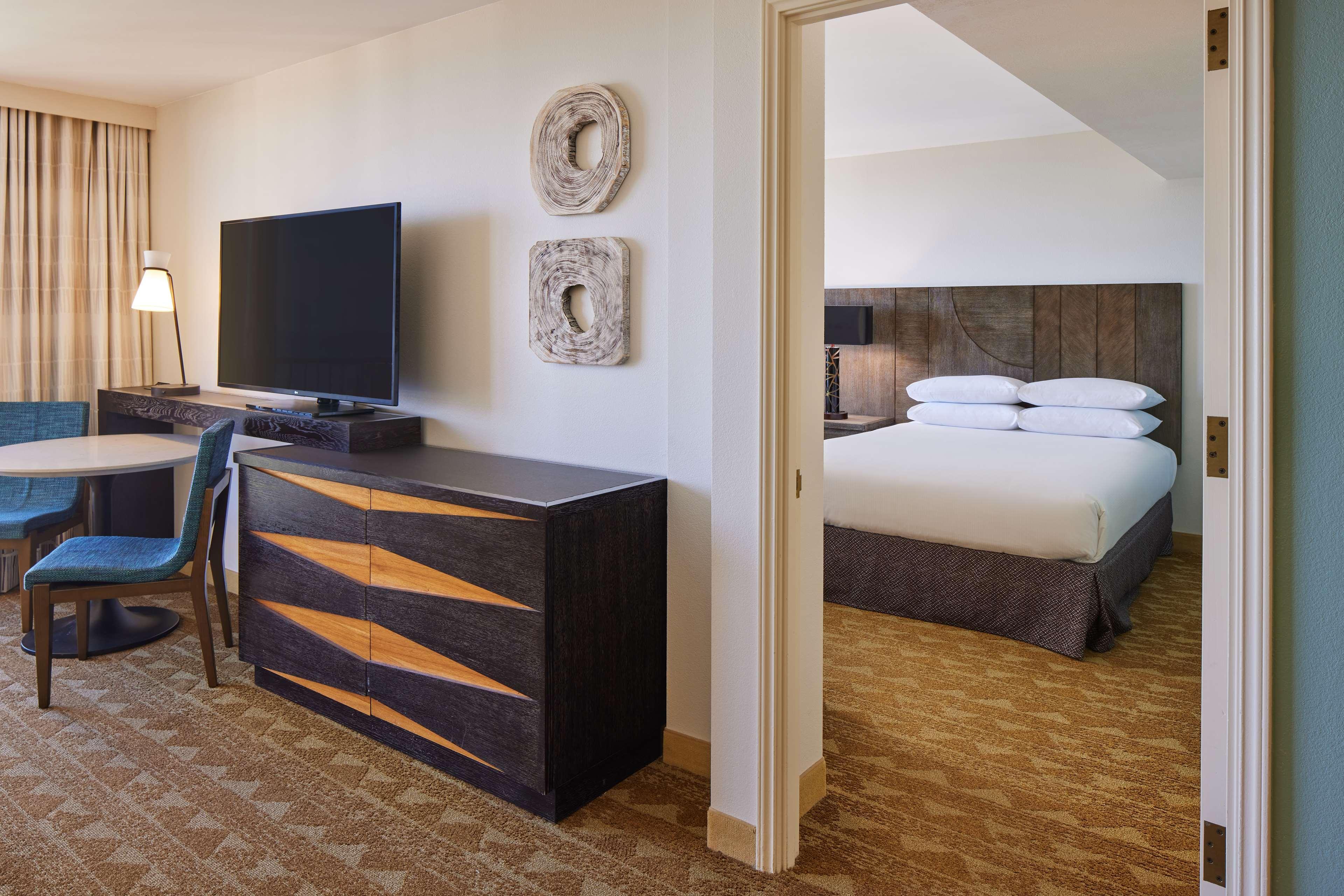 EMBASSY SUITES WAIKIKI BEACH WALK HONOLULU | 4-STAR ACCOMMODATION WITH ...